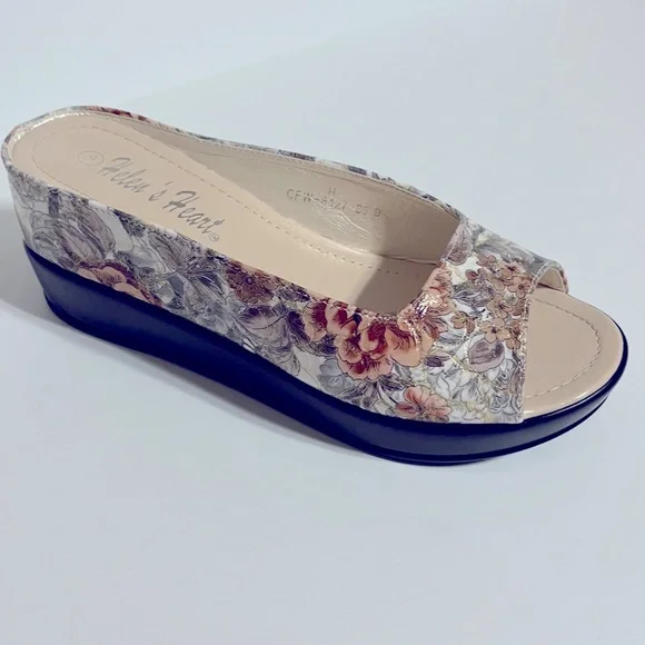 Helens Heart Wedges THE TRENDYGURL WEDGE HEART PUMP – Katy Perry